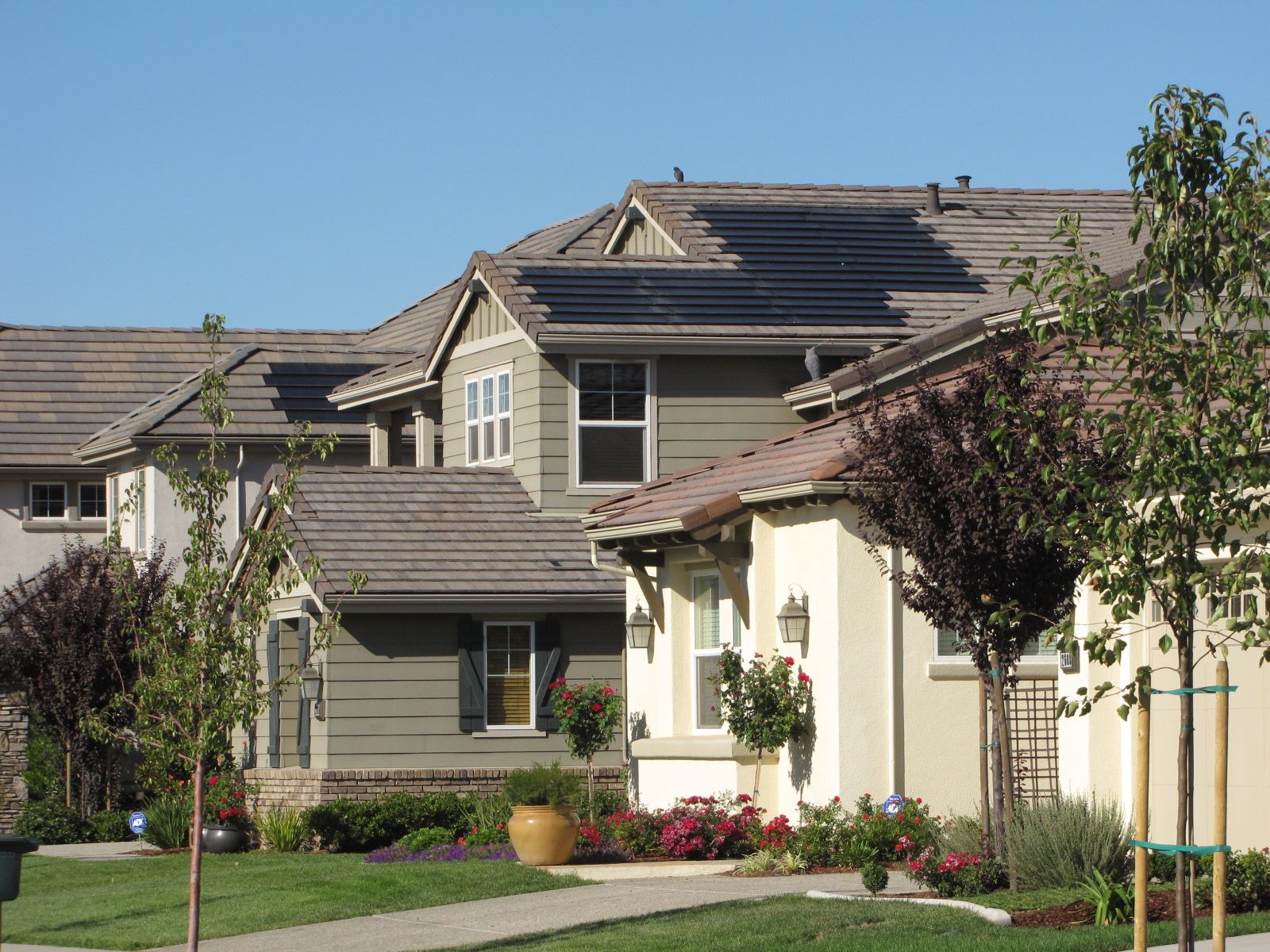 Leasing Programs Put Solar Systems On More Homes’ Roofs