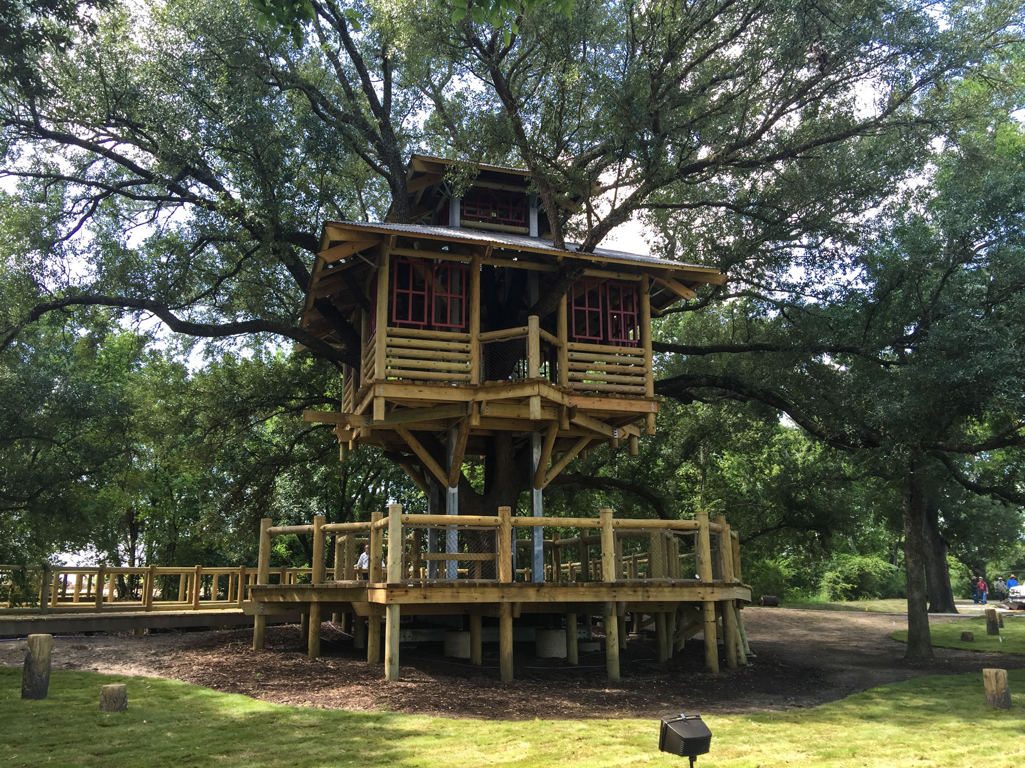 Houston MPC Wins Award for Unique Treehouse Park