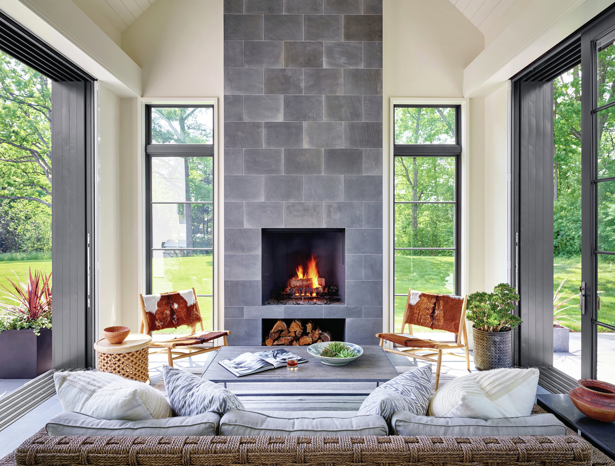 Contemporary Chicago Home Stays California Dreaming