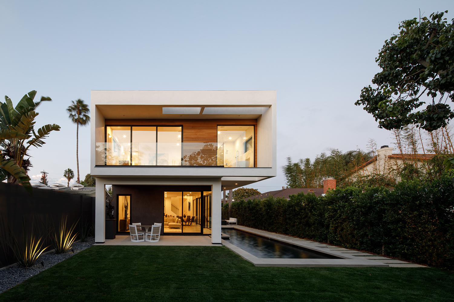 Venice Beach Spec Home Appears to Float Above the Ground