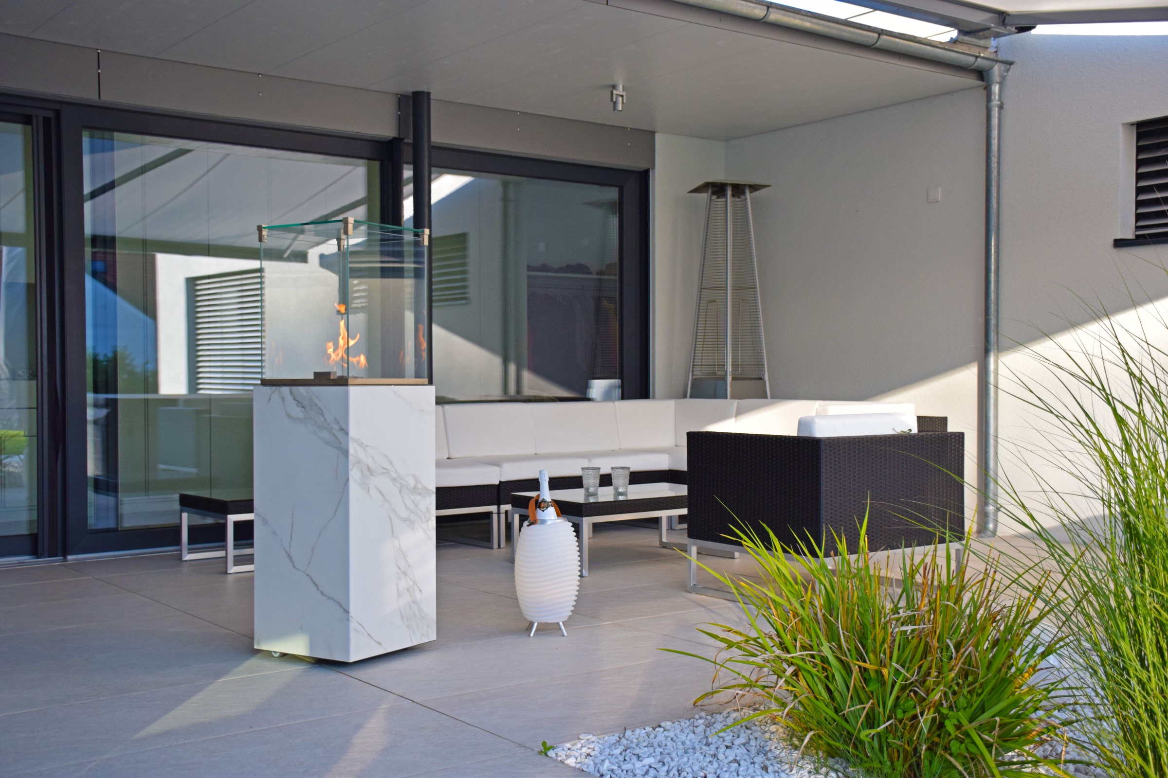 Neolith Partners With CB Stone-Tec On Outdoor Fireplace