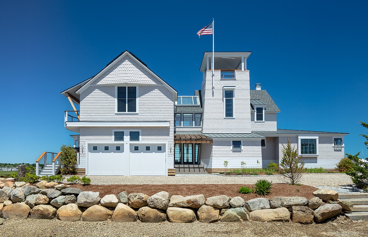 Project Gallery: Second-Level Skybridge Connects This Massachusetts Home