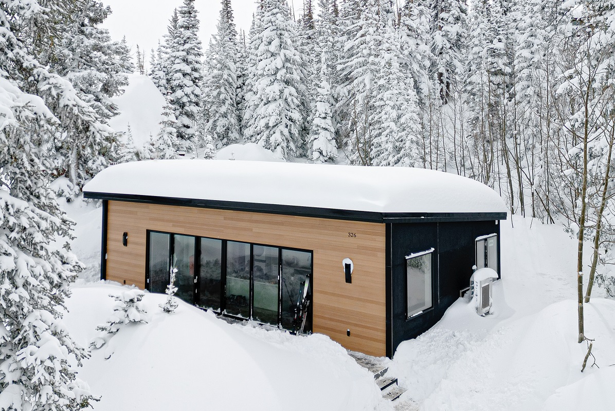 Minimalist Modular Home Provides Perfect Ski Getaway