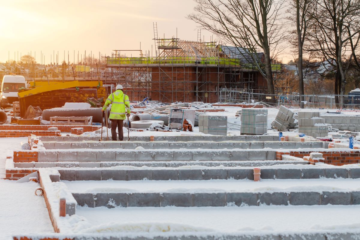How to Keep Safe While Building in the Wintertime