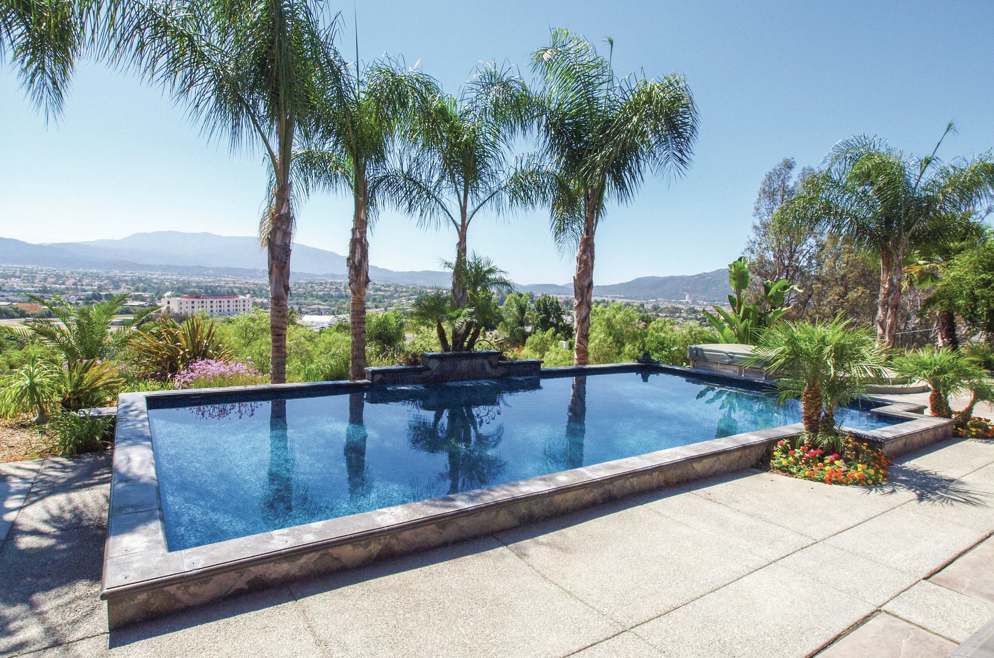 Summer Sensations: 6 Stunning Backyard Pools