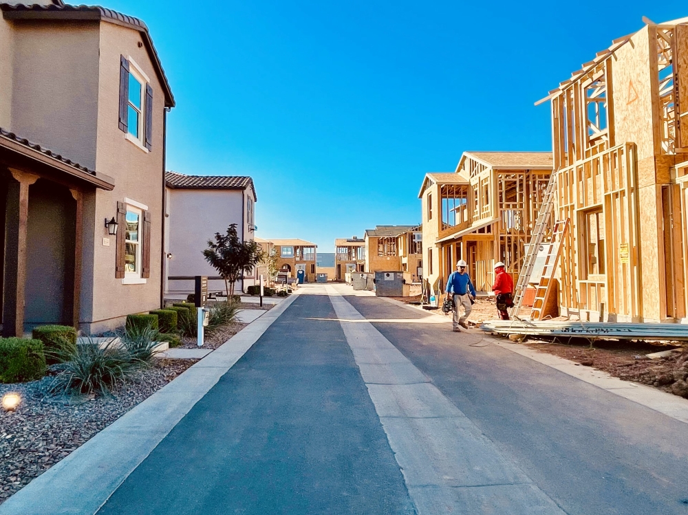 How Forward Commitments Help Builders Win