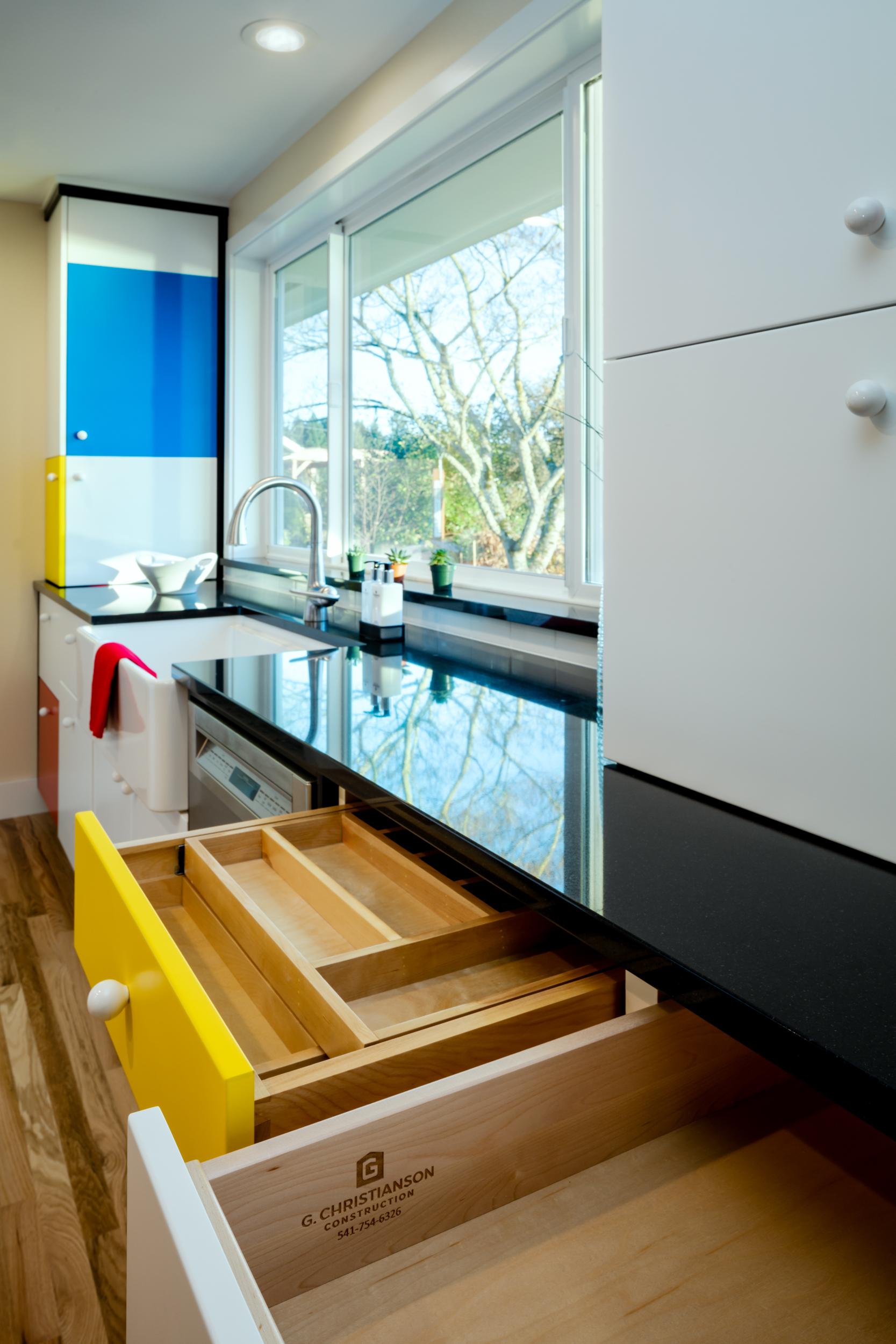 Modern Mondrian Kitchen | Builder Magazine