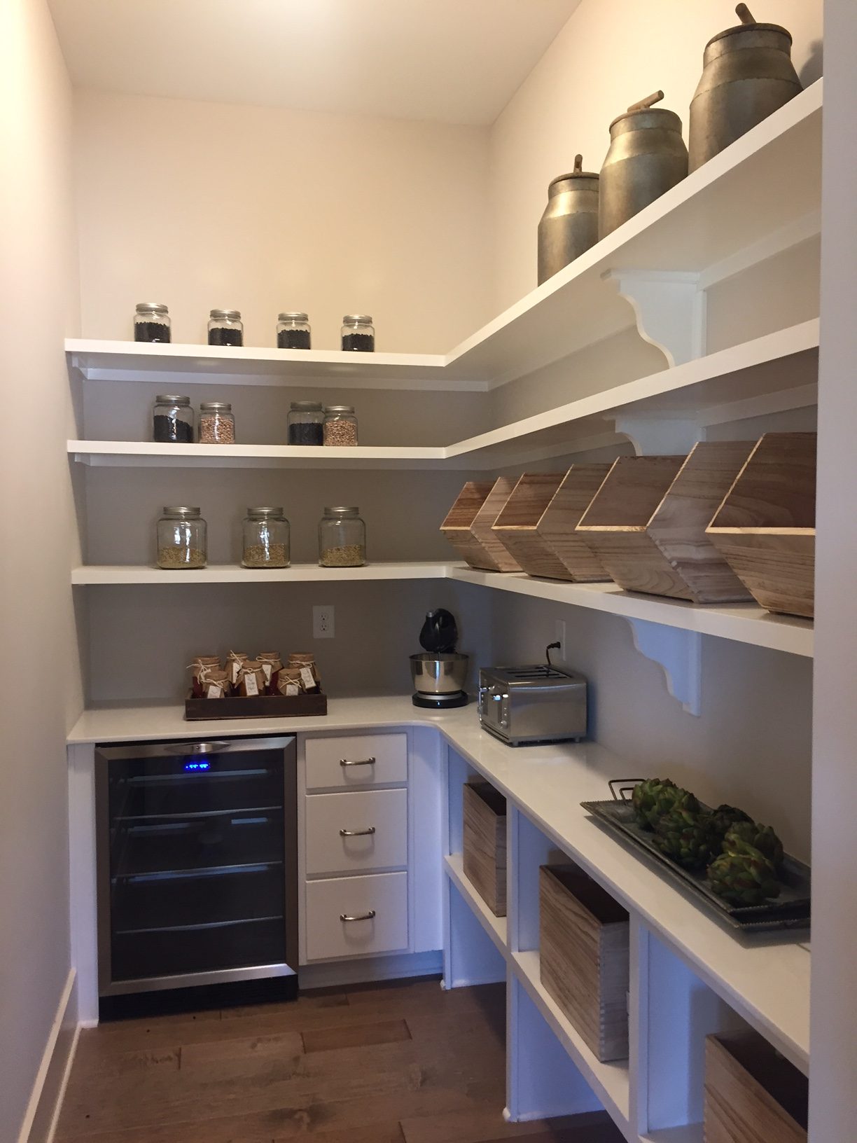 'Super Pantries' Keep the Kitchen Clean