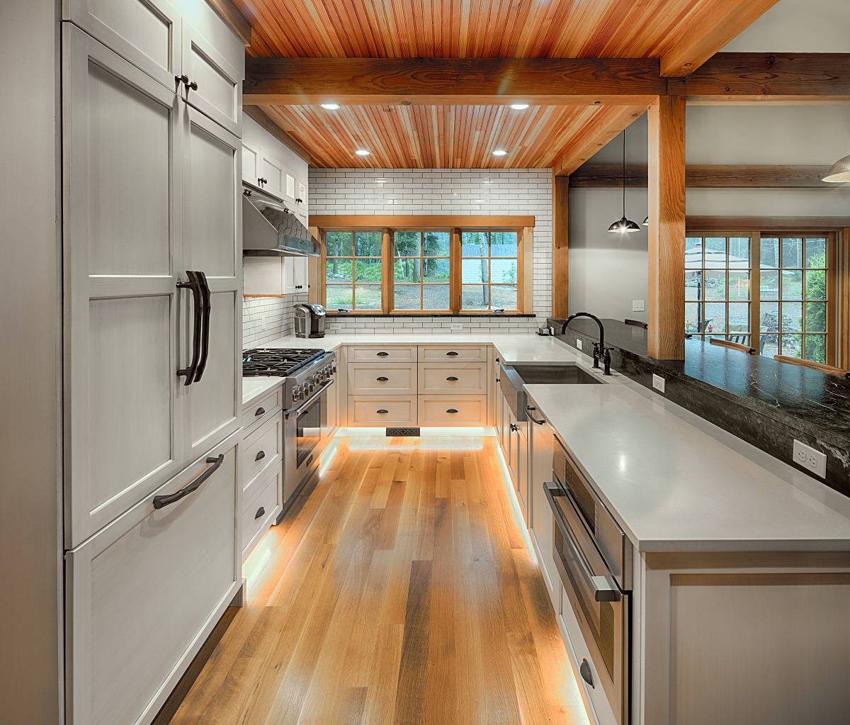 Seven Timber Frame Homes That Exemplify the Modern Farmhouse Look