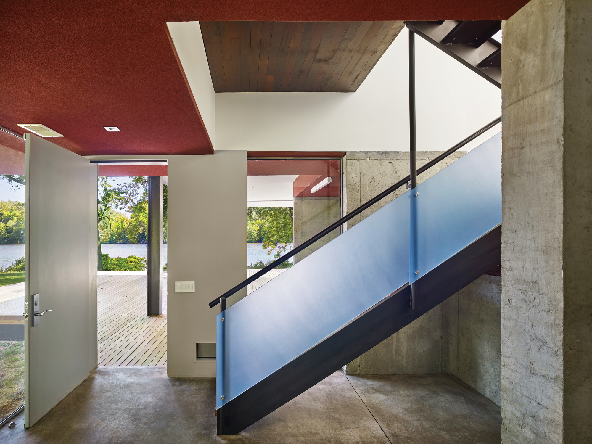 Riverfront Home Rises Above Its Challenging Site