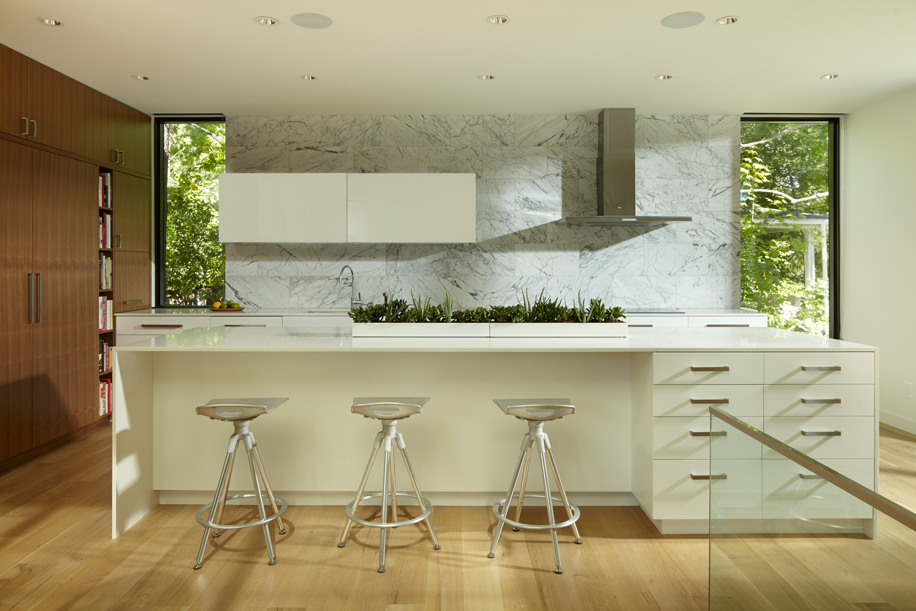 Midwest Modern Kitchen Makes Efficient Use of Space