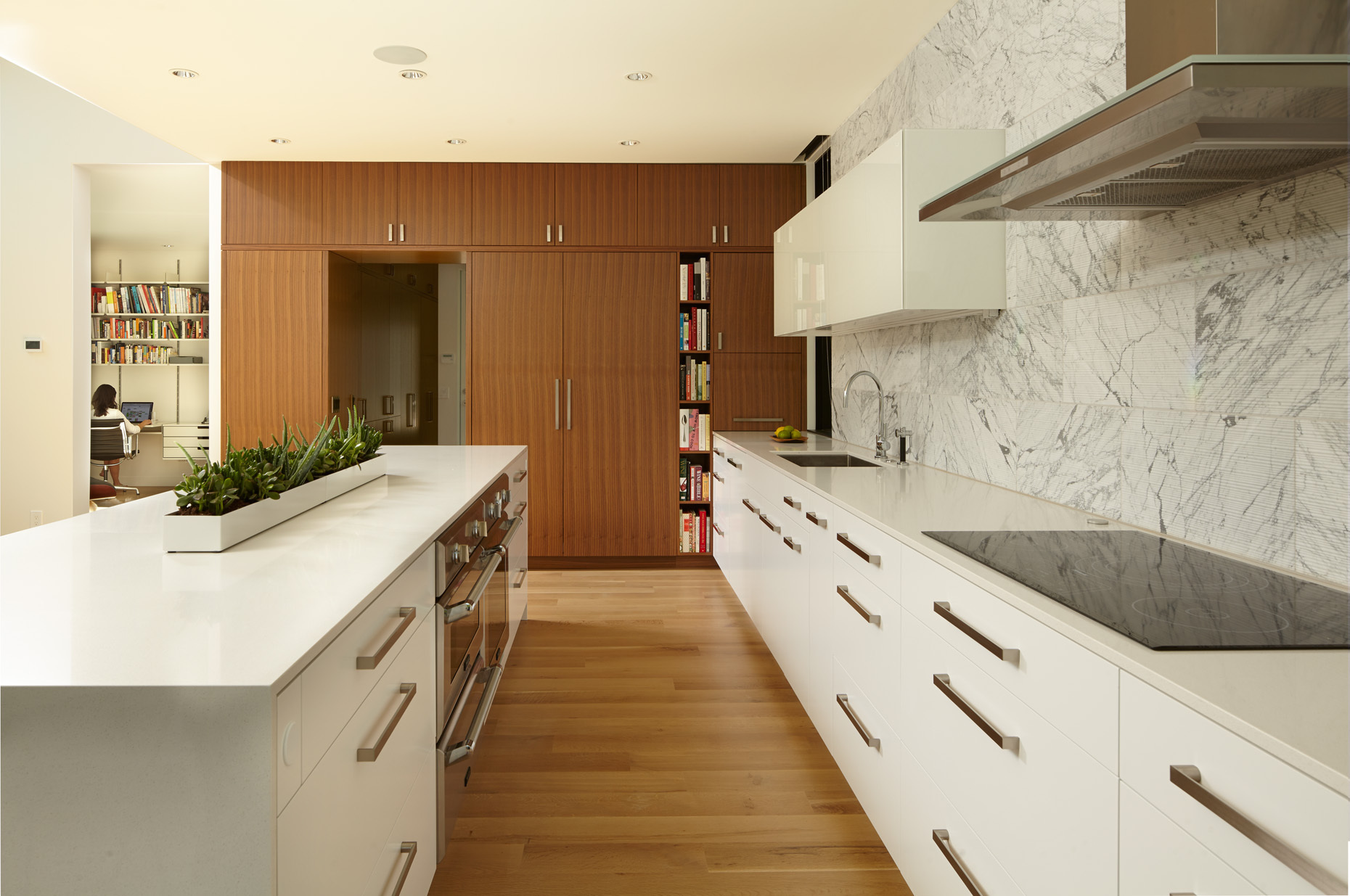 Midwest Modern Kitchen Makes Efficient Use of Space