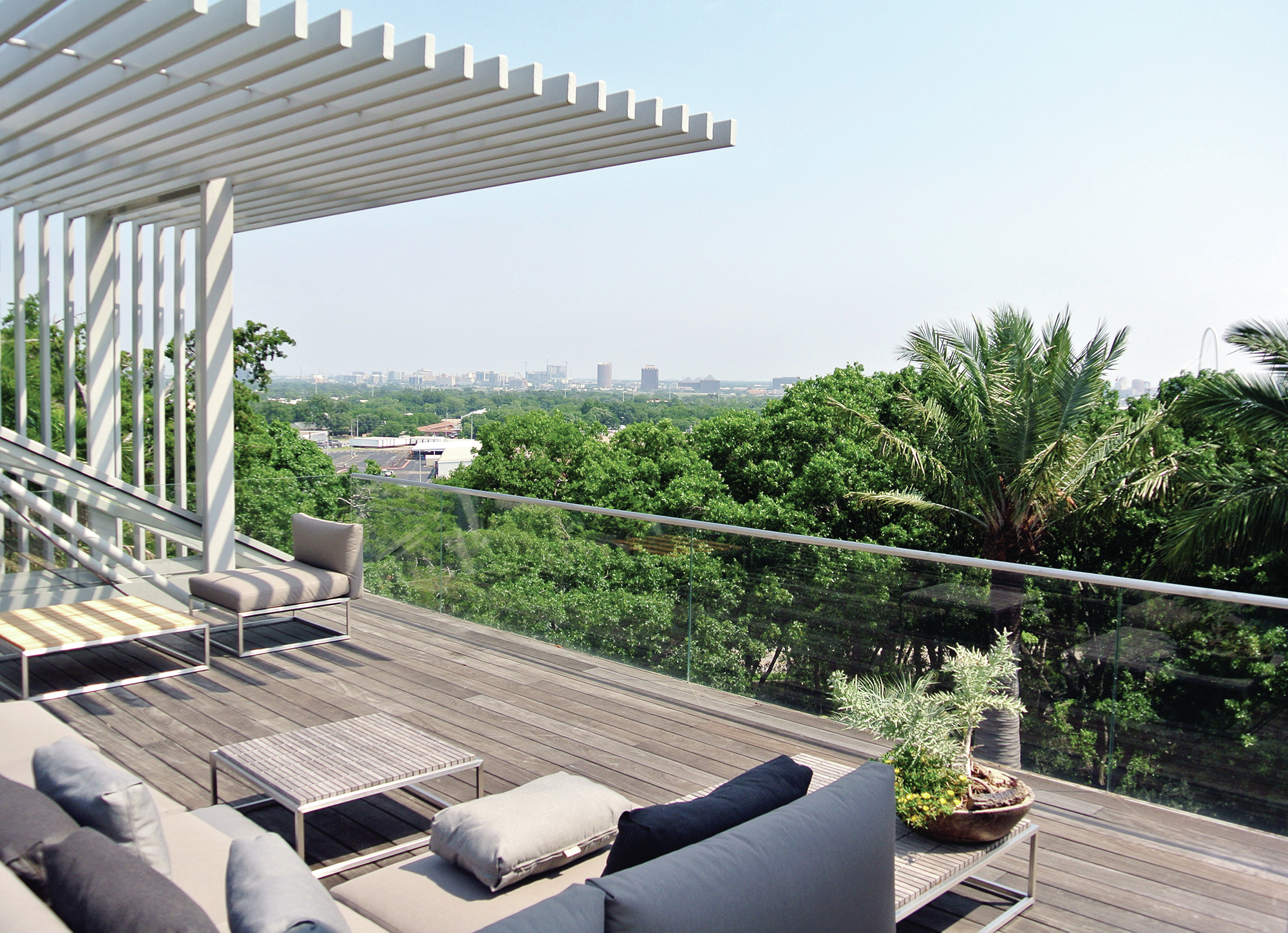 Vertical House in Dallas Wins National Steel Building Design Award
