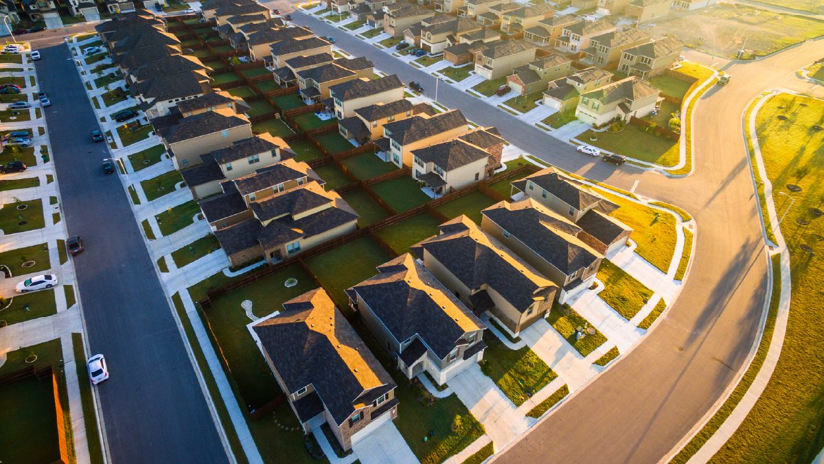 How Forward Commitments Help Builders Win
